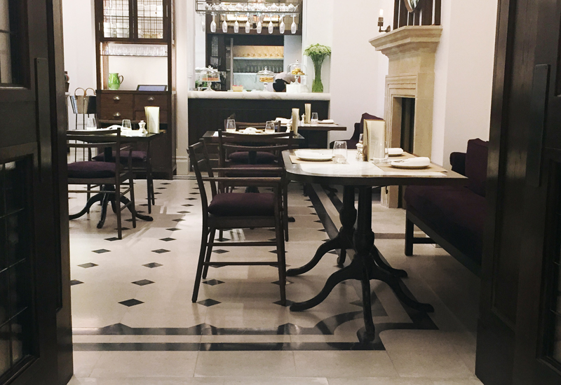 Burberry breaks into restaurant market