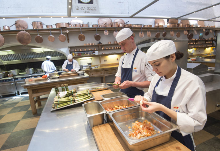 ROYAL PEEK: Inside the kitchen at Windsor Castle as chefs prep for ...