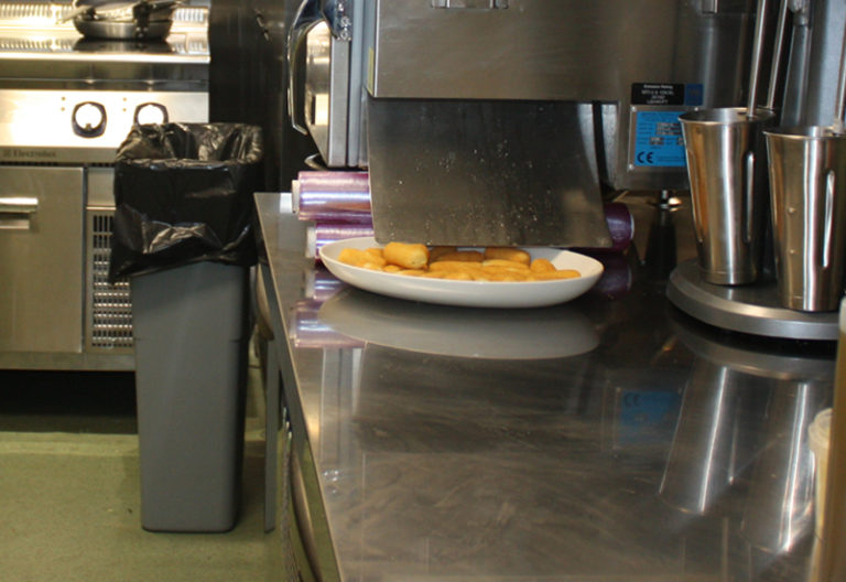 9 expert tips to minimise restaurant food waste