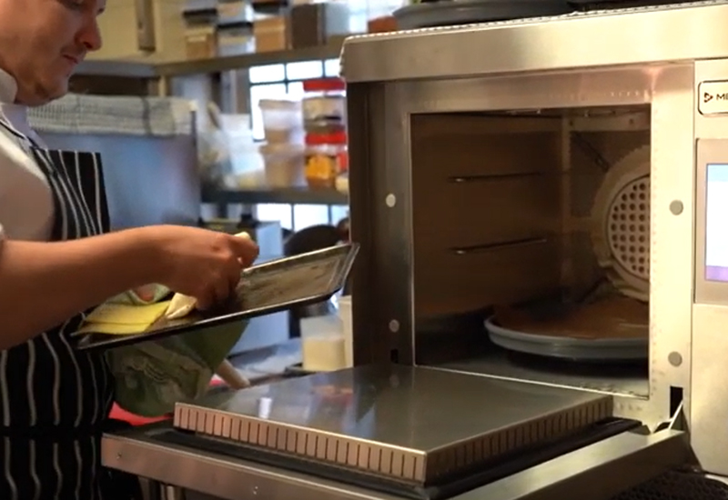 VIDEO: Bake, cook, toast and grill with Merrychef eikon® e3 speed oven