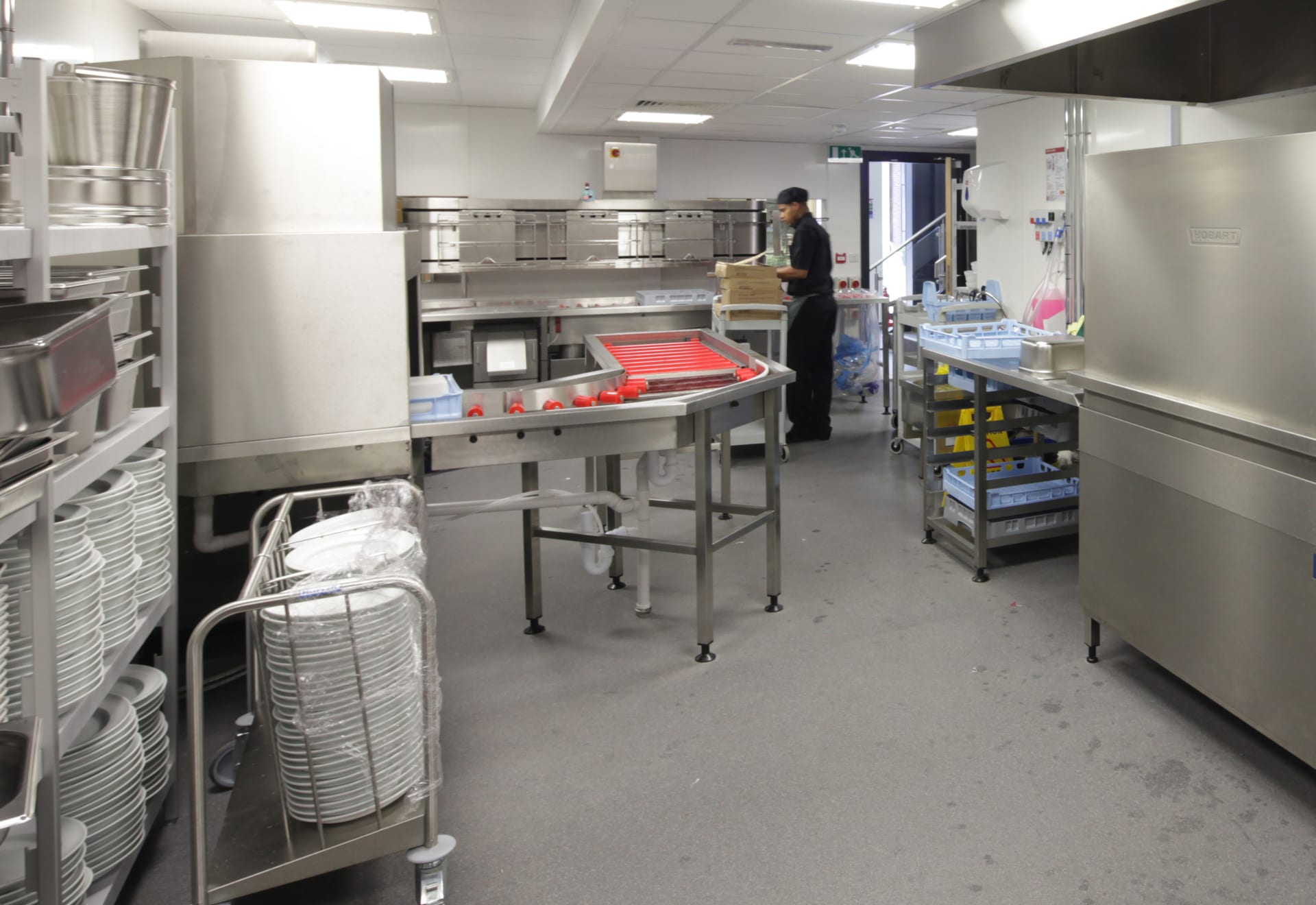 Daily rituals of a hospital kitchen engineer during Covid-19