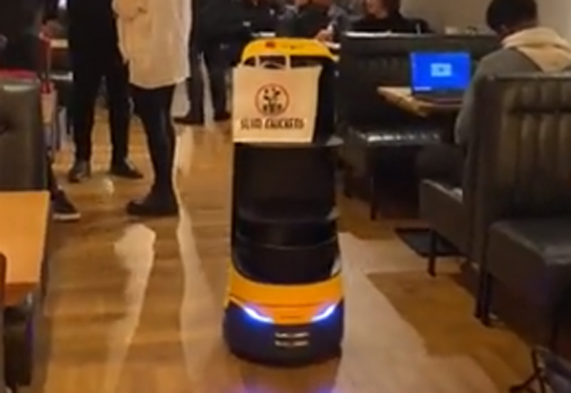 Slim Chickens trials service robots with view to nationwide roll-out