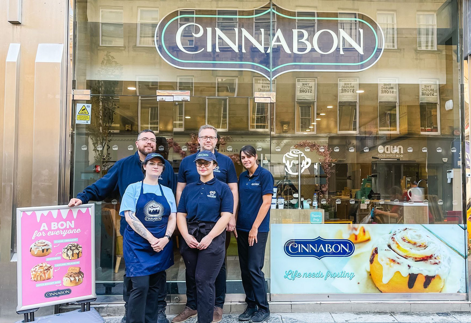 Cinnabon Employees Queues In Bullring As People Travel 'hours' For New
