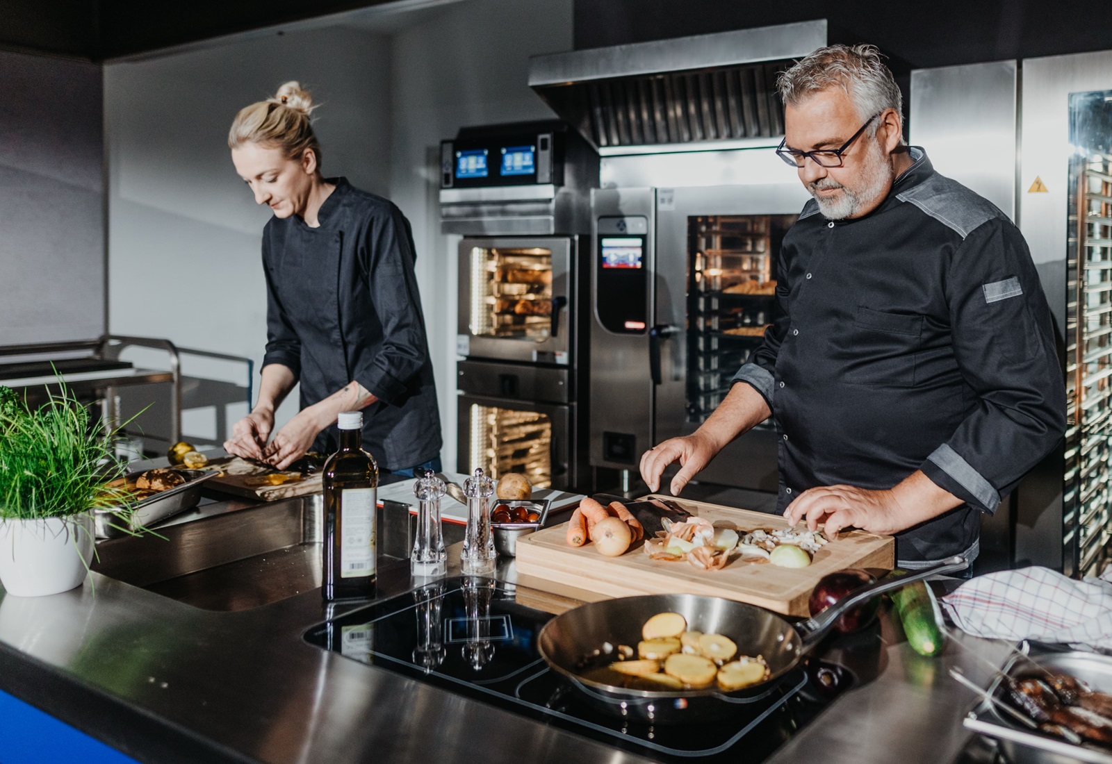 THE BIG TRANSITION: Introducing induction kit into professional kitchens