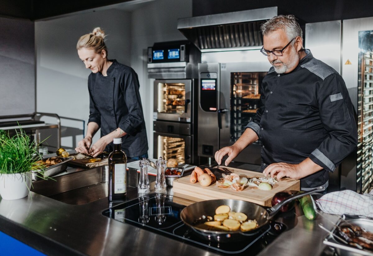 THE BIG TRANSITION: Introducing induction kit into professional kitchens