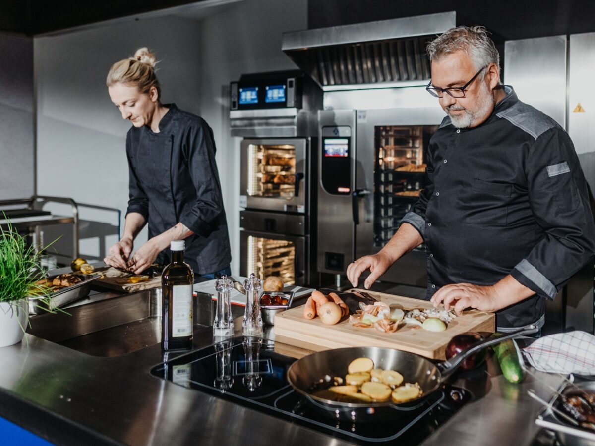 THE BIG TRANSITION: Introducing induction kit into professional kitchens