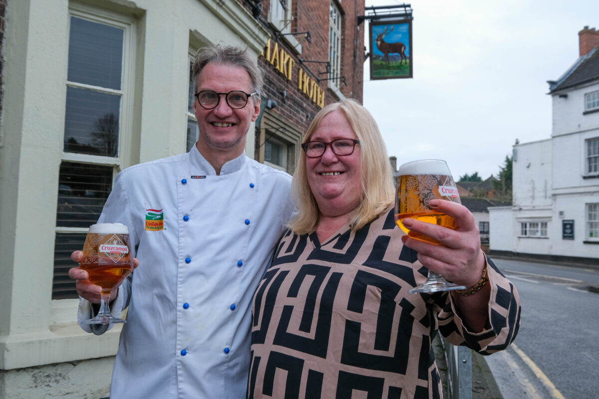 Nottingham publicans honoured with award from Star Pubs