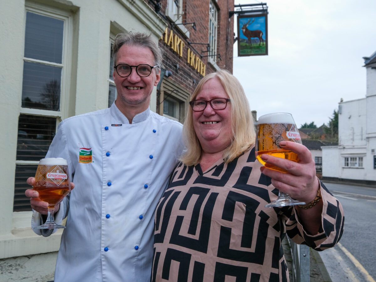 Nottingham publicans honoured with award from Star Pubs