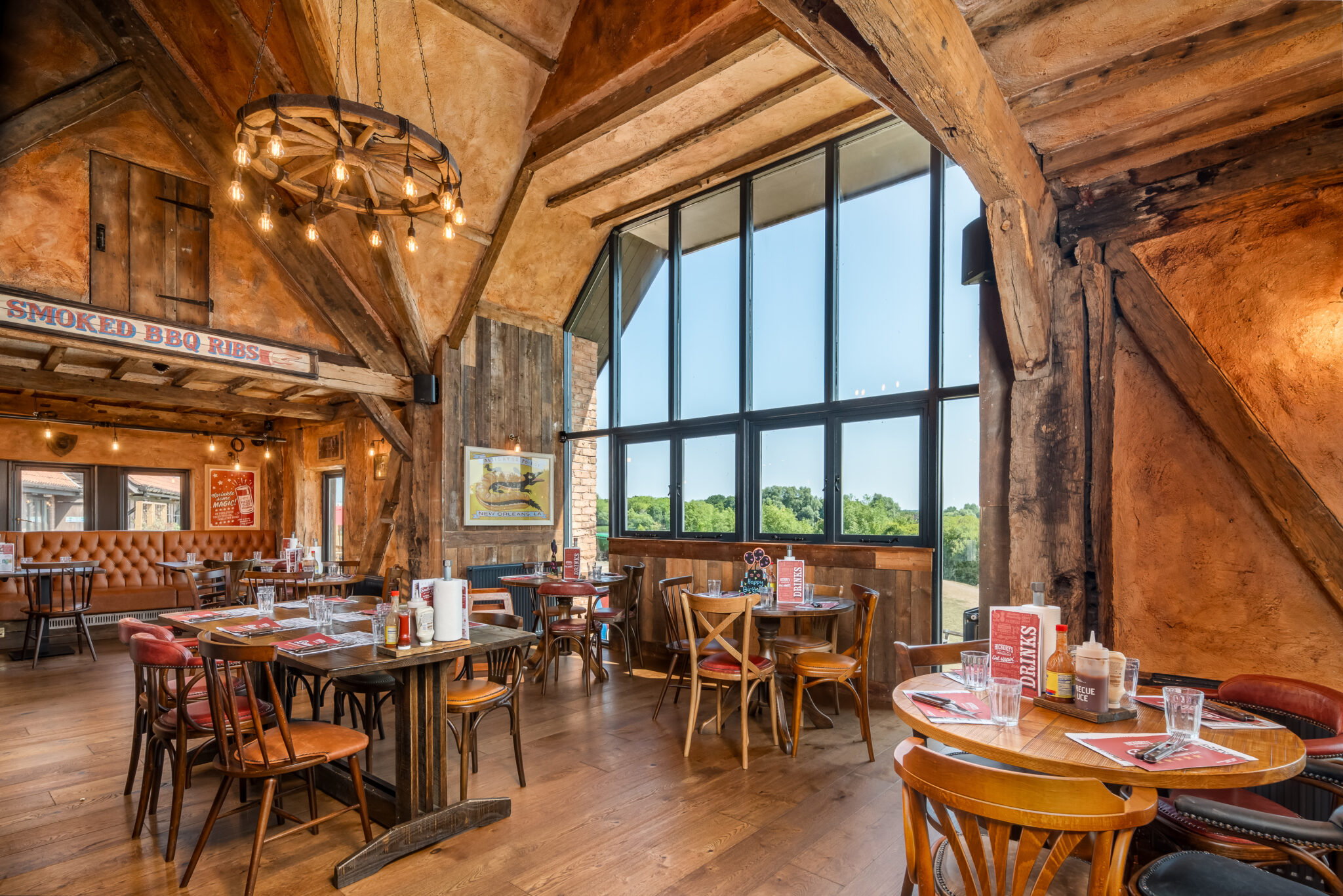 Hickory’s unveils innovative restaurant formats and revamps debut site